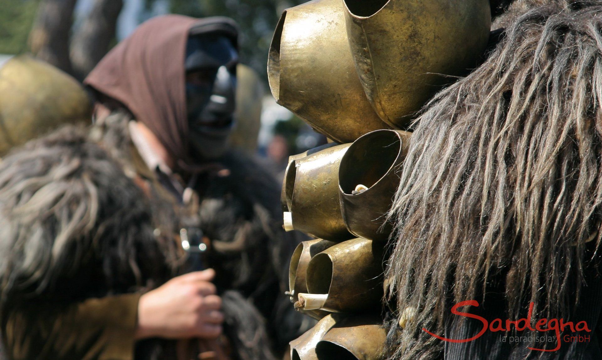 Sardinia’s costumes: artful dress steeped in tradition | discover ...